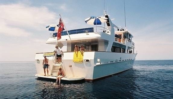 Yacht MUSTIQUE, York Bros (Trading) Pty | CHARTERWORLD Luxury ...